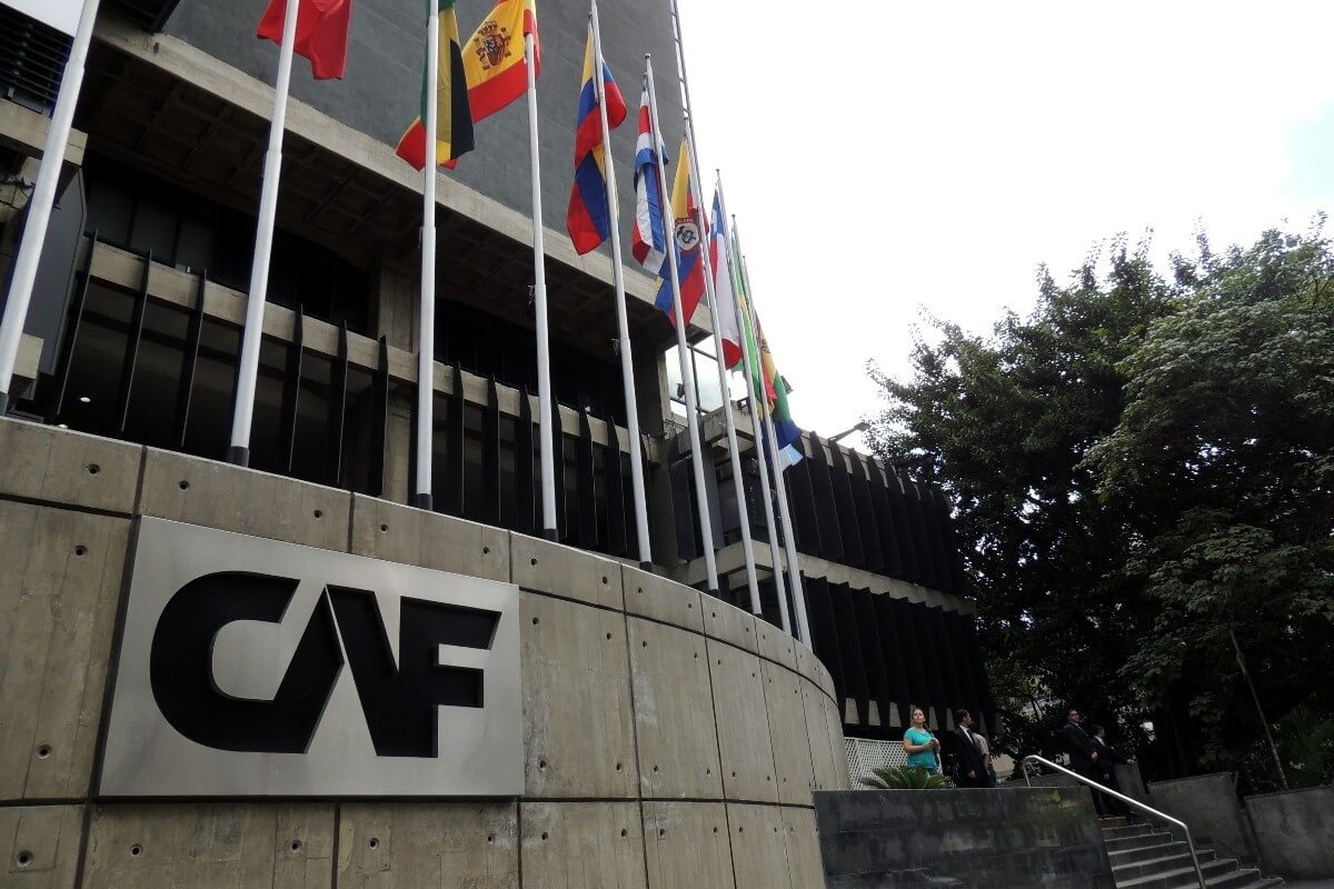 La CAF se mudaría de país