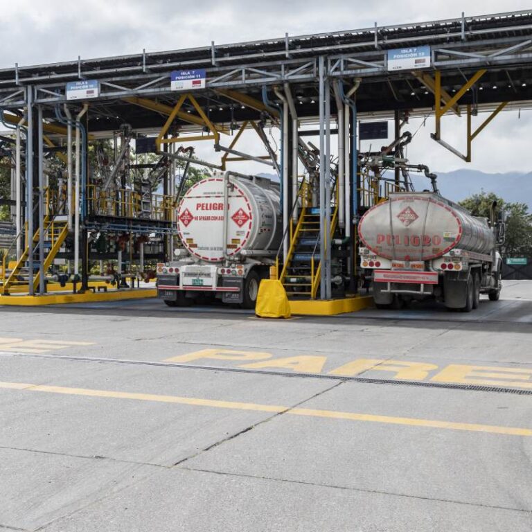 La distribución de combustibles en Colombia: un recorrido por la planta ...